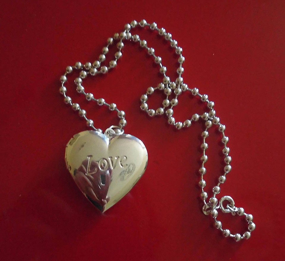 Chain With Locket Pendant To Put Photo In Silver Written 'LOVE' | eBay