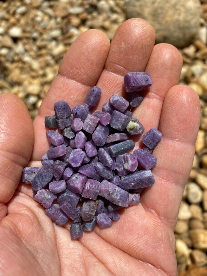 SAPPHIRE - Rough Stone Mix GEMSTONE PAYDIRT 2LB Gem Pay Dirt ...