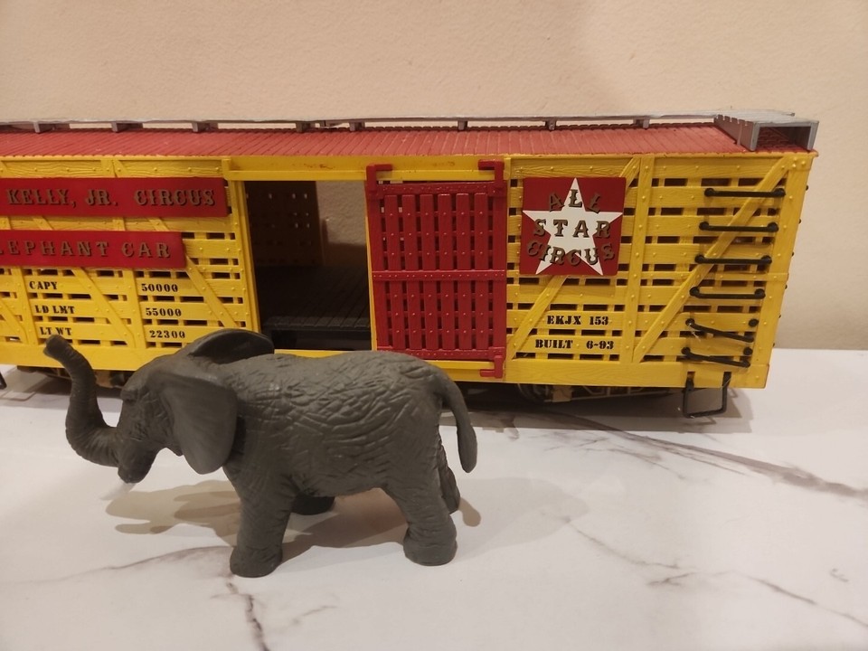 Bachmann G Scale EMMETT KELLY JR CIRCUS Elephant Train Car W/ Elephant ...