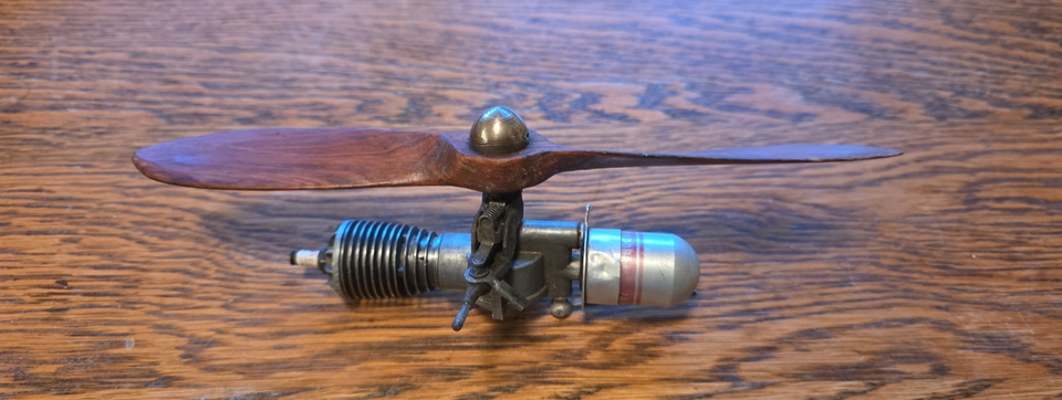 Atom ignition engine for model airplane, 1942? Good condition for its ...