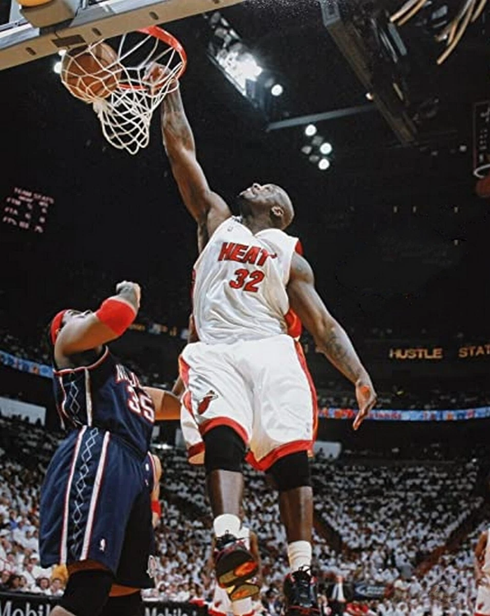 Shaquille O Neal Dunking