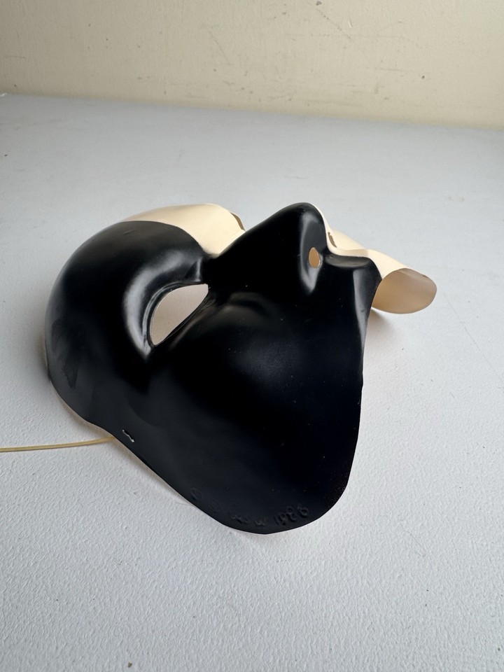 CESAR MASK BLACK WHITEVINTAGE 1986 FRENCH PLASTIC HALLOWEENCOSTUME HAS ...