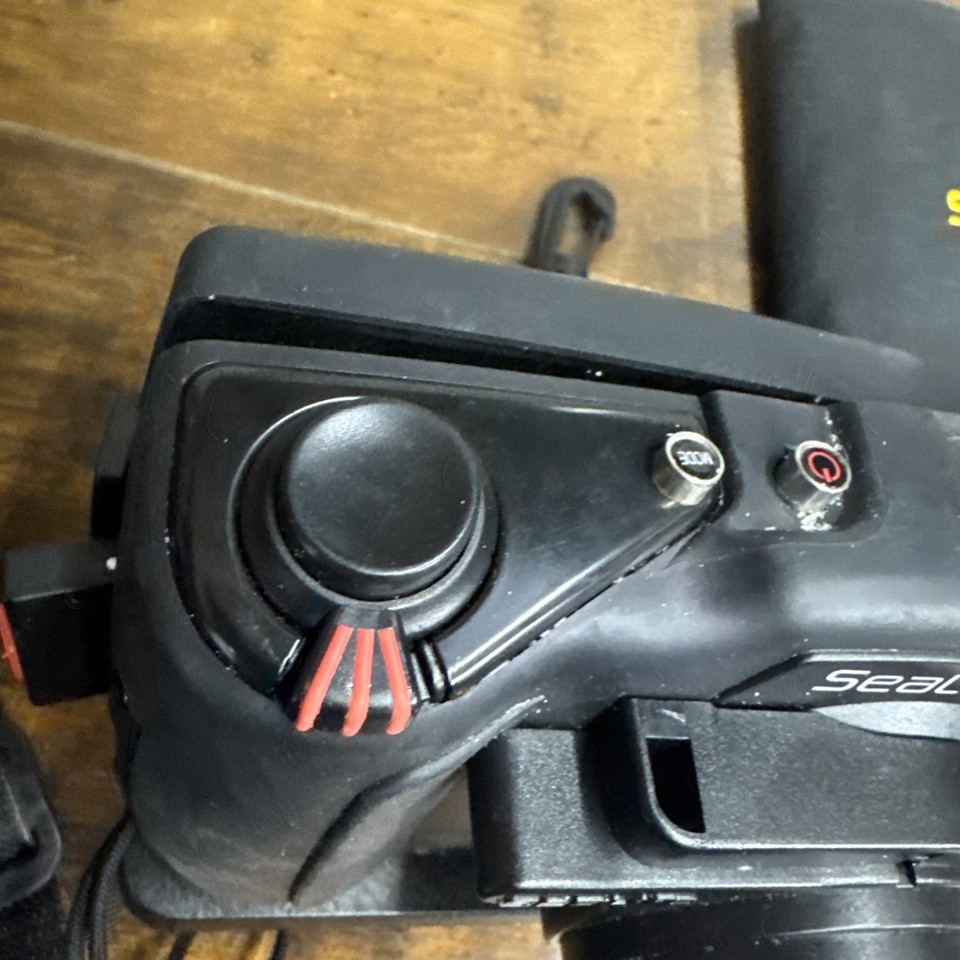 Sealife Sea Life Underwater Camera Set Up With Flash Wide Angle Lens ...