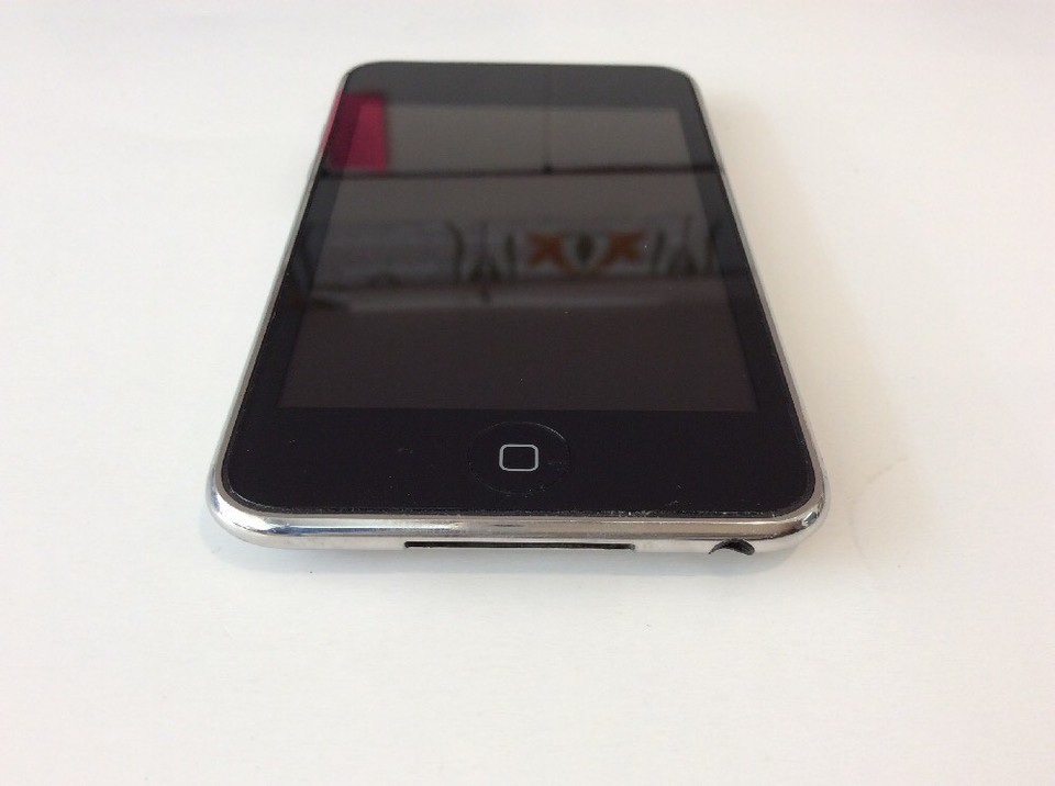 Apple iPod touch 3rd Generation Black (32 GB) Good Condition ...
