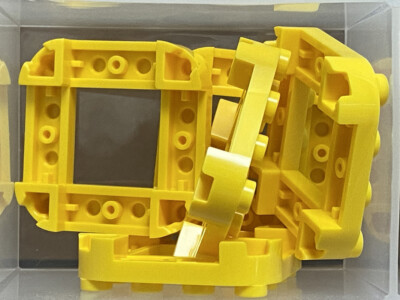 LEGO Parts - Yellow Plate 4 x 4 with Rounded Corners, 4 Feet - No 79387 ...