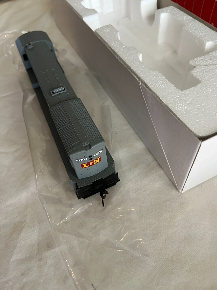 HO Atlas 8671 Louisville & Nashville GE U23B Powered Diesel Locomotive L&N #2737 | eBay