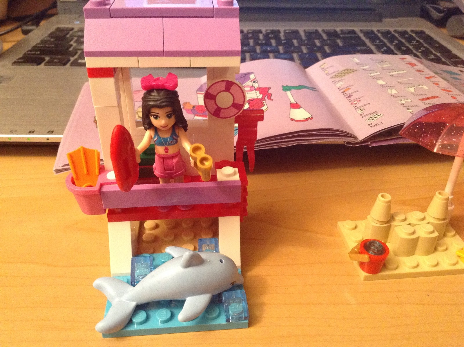 Lego Friends 41028. Emma's Lifeguard Post 100% complete with manual no ...