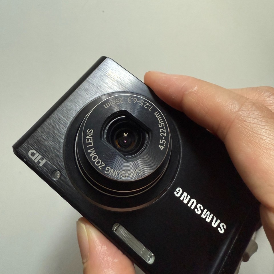 Samsung ST77 Digital Camera 16.10 MP 5x Optical Zoom with Accessories ...