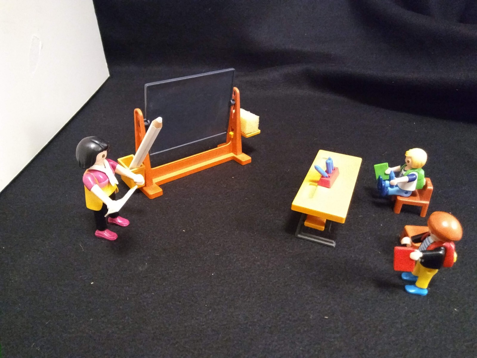 Playmobil 5971 Teacher/Classroom Set with Students, Blackboard, Desks ...