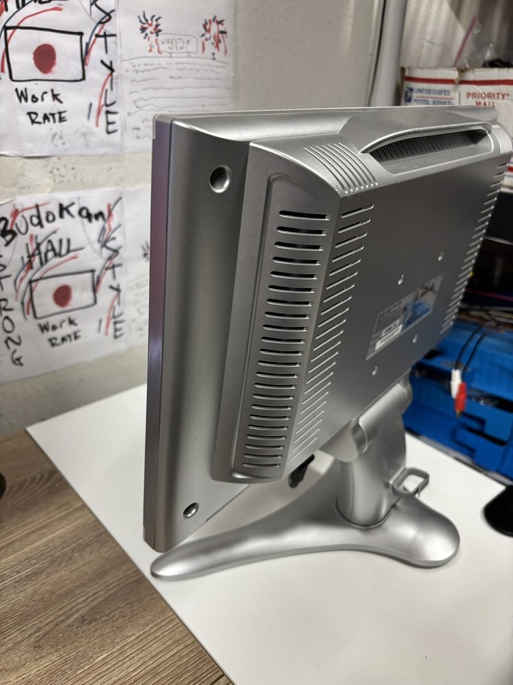 Vizio L13E 13" 4:3 Square 480p LCD HD TV CLASSIC GAMING TELEVISION W OG ...