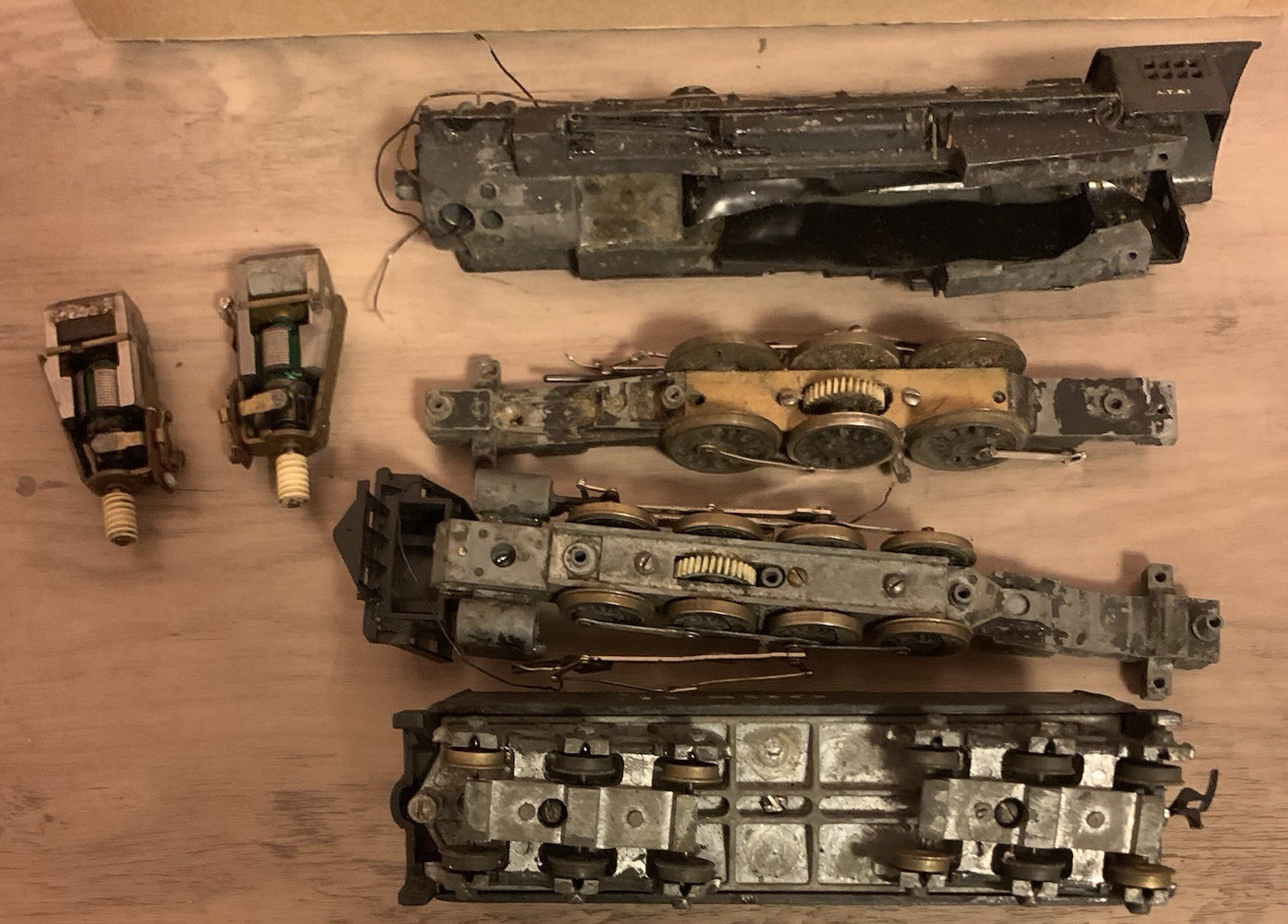 HO Mantua Steam Locomotive & Tender - 6 & 8 wheel frames - 2 Motors ...