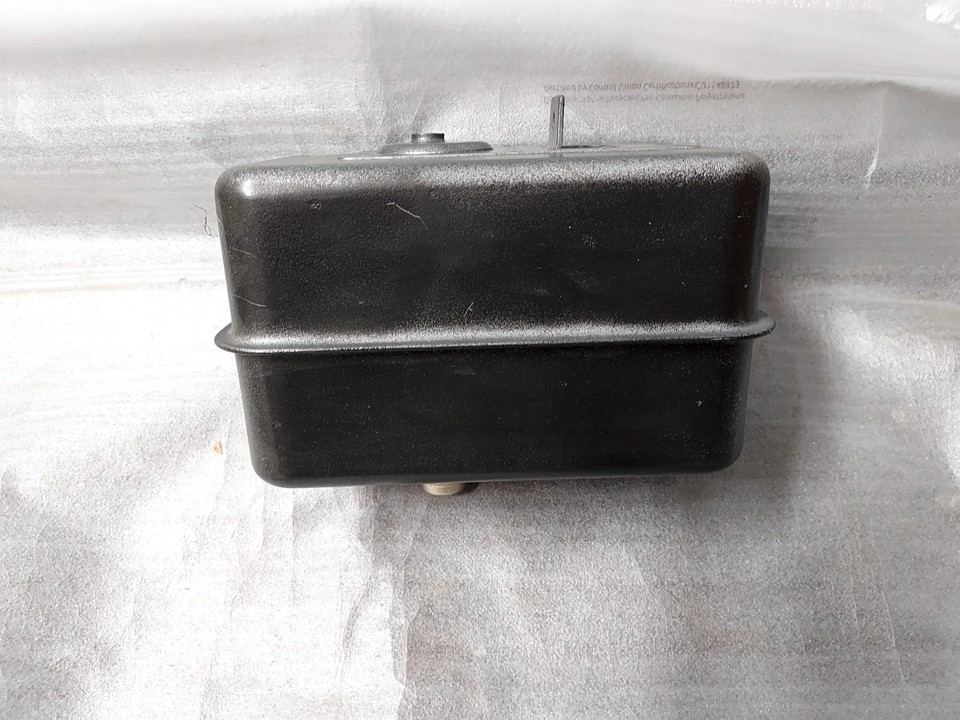 Briggs And Stratton 5hp Horizontal Shaft Fuel Tank Used front mount | eBay