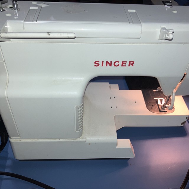 Singer 5050C Sewing Machine with Power Cord Foot Control Manual ...