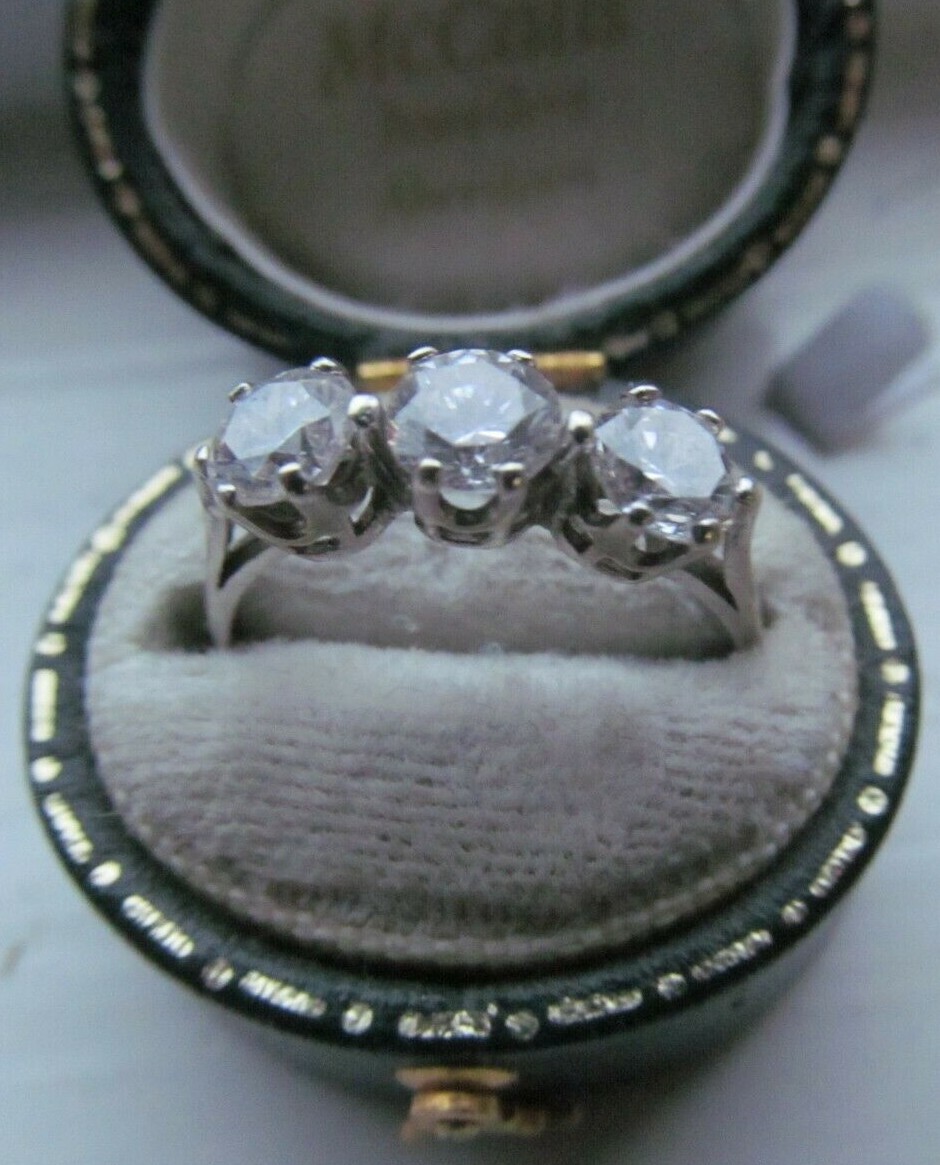 Fine 9ct gold white stone 3 stone ring size CZ . … - Gem
