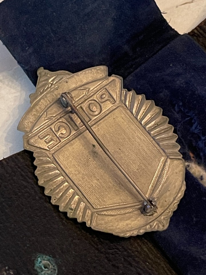 Vintage Obsolete Medford ma special police badge w/leather pouch well ...