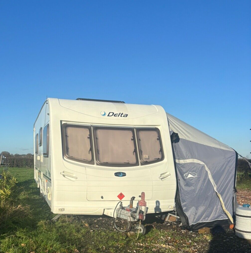 Lunar Delta 640 EW Twin Axle Fixed Bed Caravan 2004 including Blow Up ...