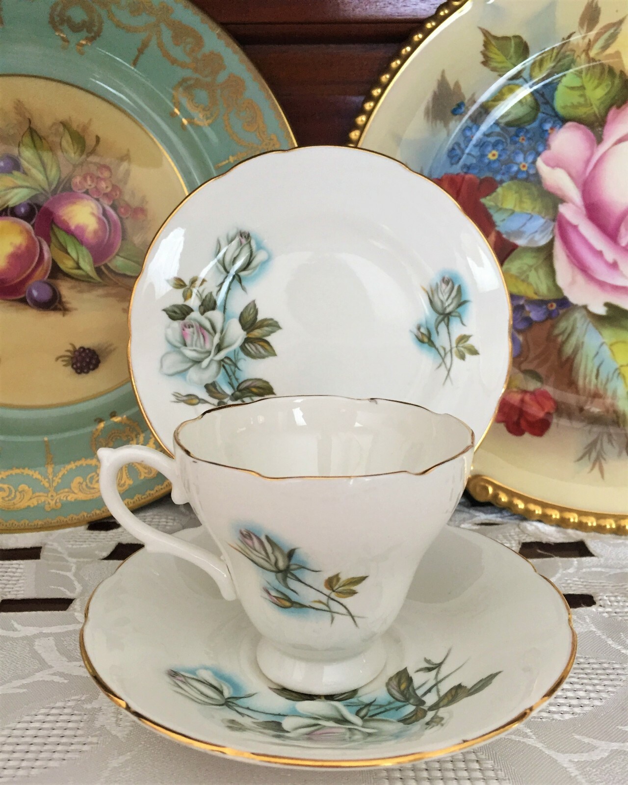 VINTAGE ROYAL SUTHERLAND FINE BONE CHINA ENGLAND BLUE ROSE PATTERN TRIO ...