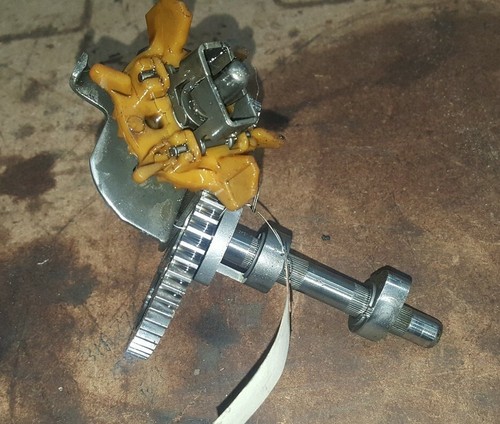 Genuine Briggs & Stratton 31 Series Camshaft & Slinger 793880 , 691968 ...