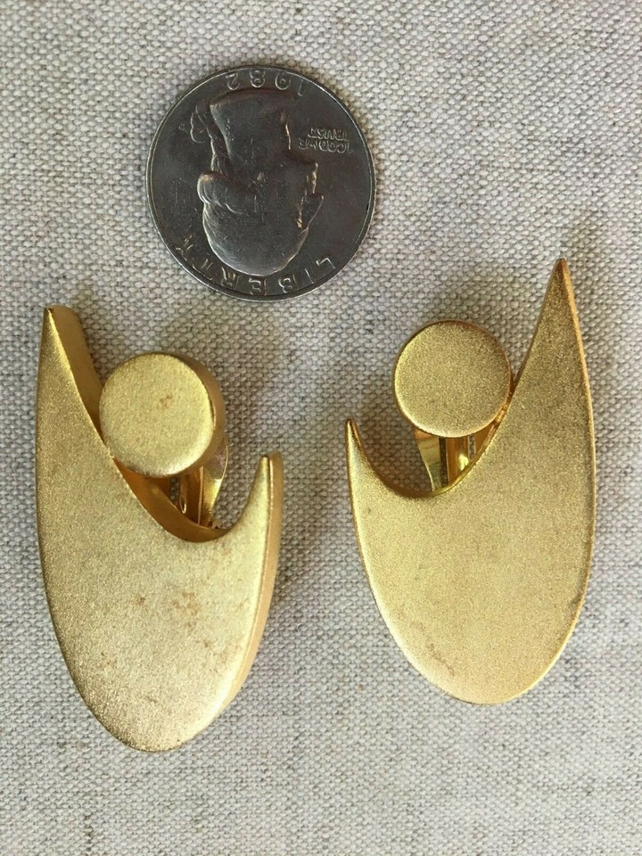 Vintage Retro Modernist Signed Lee Wolfe 1986" Large Matte Gold Clip On ...