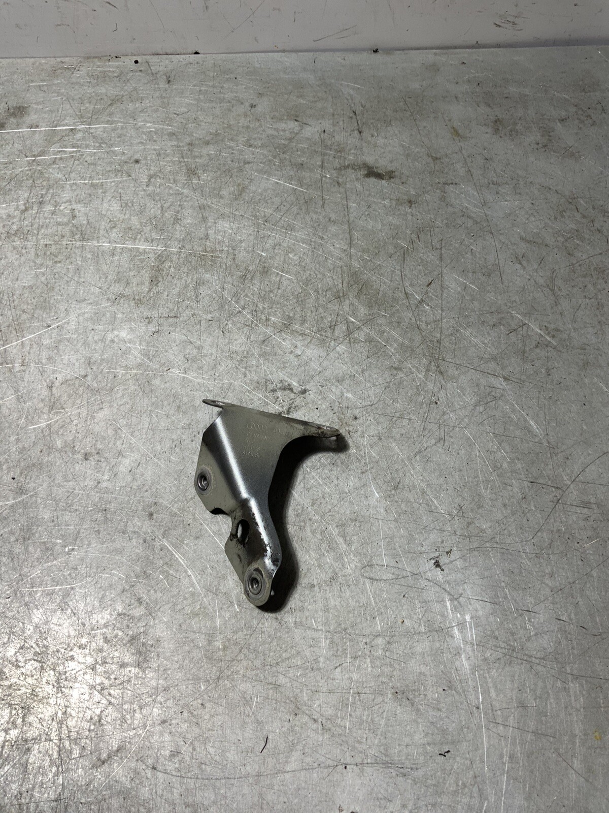 Genuine Audi Q7 Front Fender Mounting Bracket O/s Right Side 4L0821136 ...