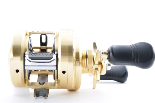 Shimano 18 CALCUTTA CONQUEST 300 Right Baitcasting Reel w/Box ...