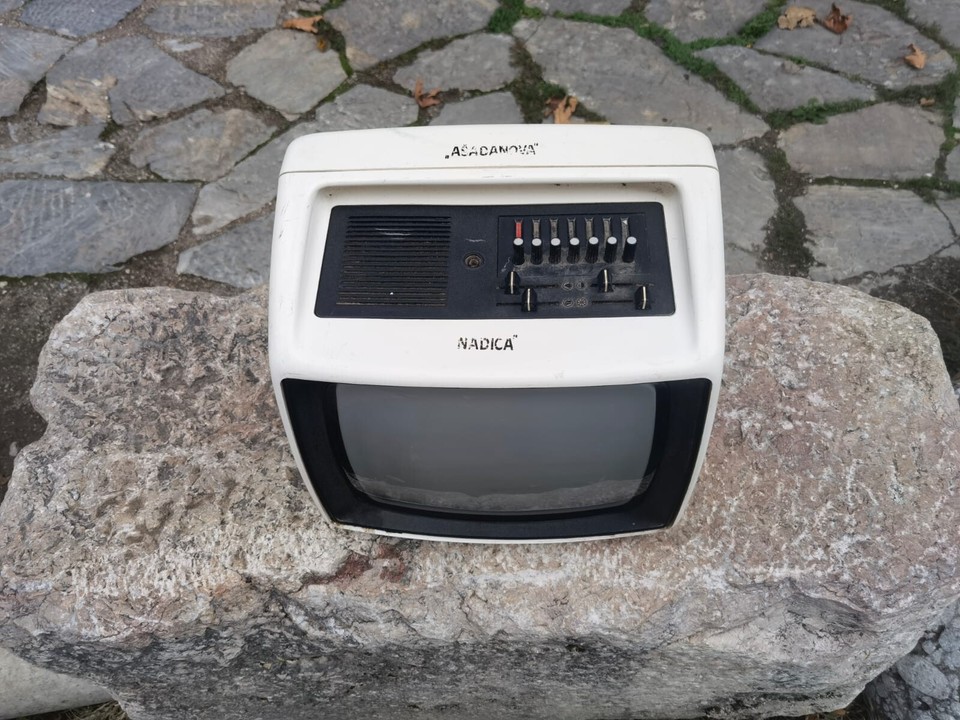 Iskra Minirama Pika 32, 1970's space age CRT TV, white Minirama ...