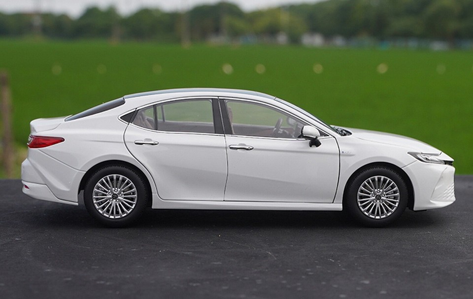 1/18 Scale Toyota Camry 2024 9th Generation White Diecast Car Model Toy ...