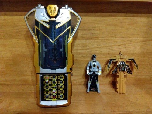 Kaizoku Sentai Gokaiger Transformation Cell Phone Gokai Cellular Gold ...