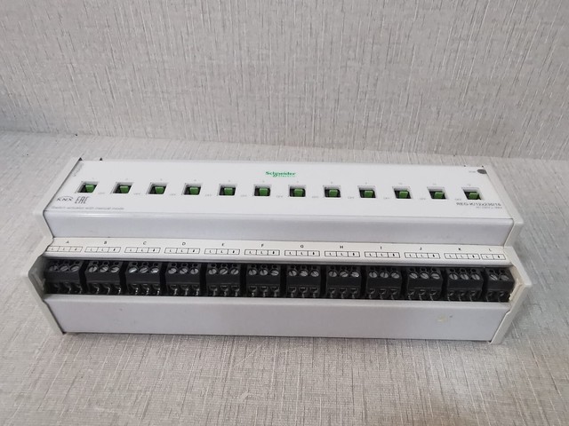 Schneider ELectric MTN648493 Switch Actuator with Manual Mode - Light ...