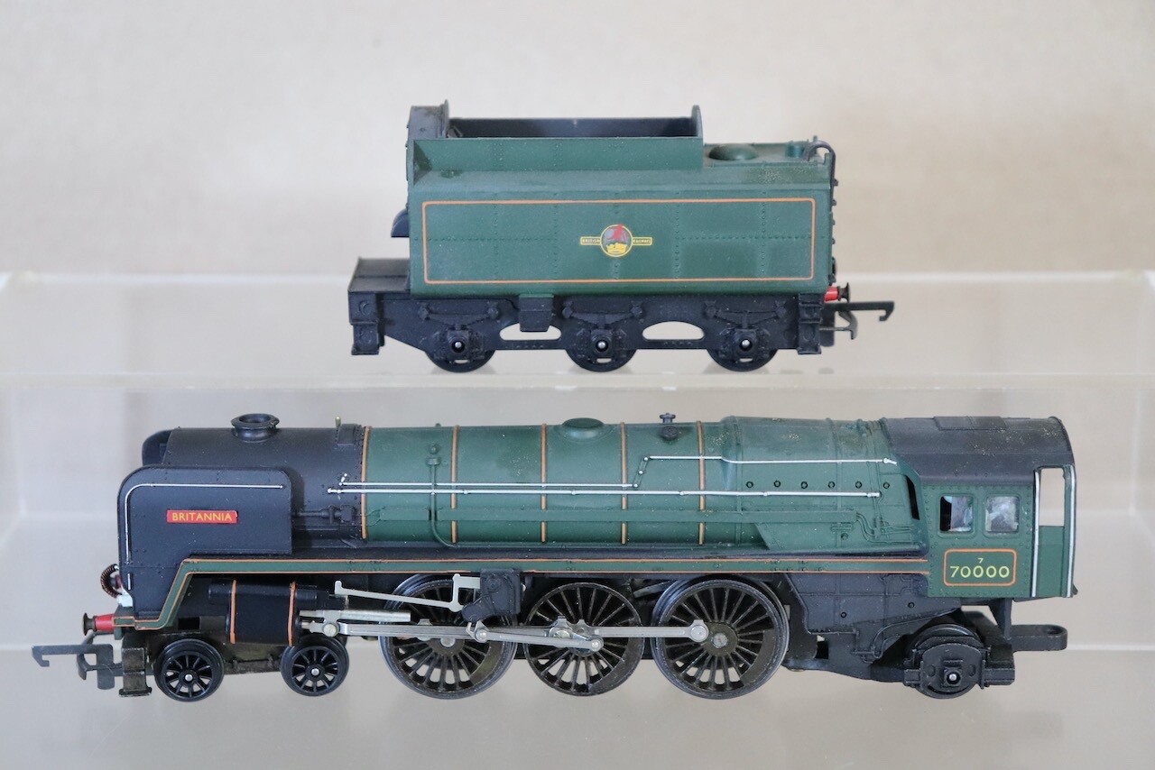 Triang Hornby Boxed R259S Britannia 70000 BR Green OO Gauge With Smoke ...