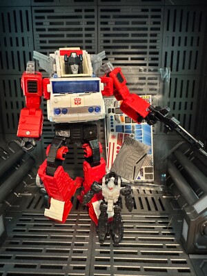 Transformers Generations War for Cybertron Artfire & Nightstick figure ...