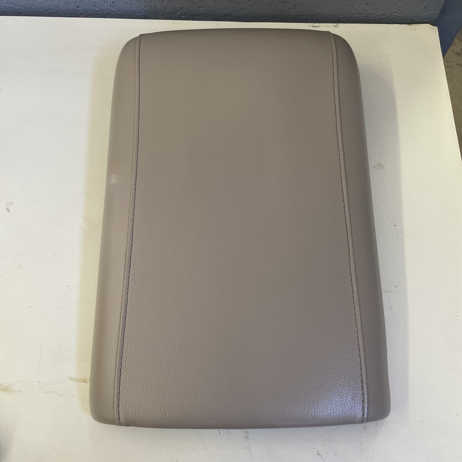 2003-2006 Ford Expedition Center Console Lid Armrest TAN 11-1/2''X 18-1 ...