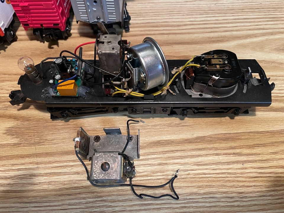 Lionel Diesel horn controller. Replaces battery and relay in ...