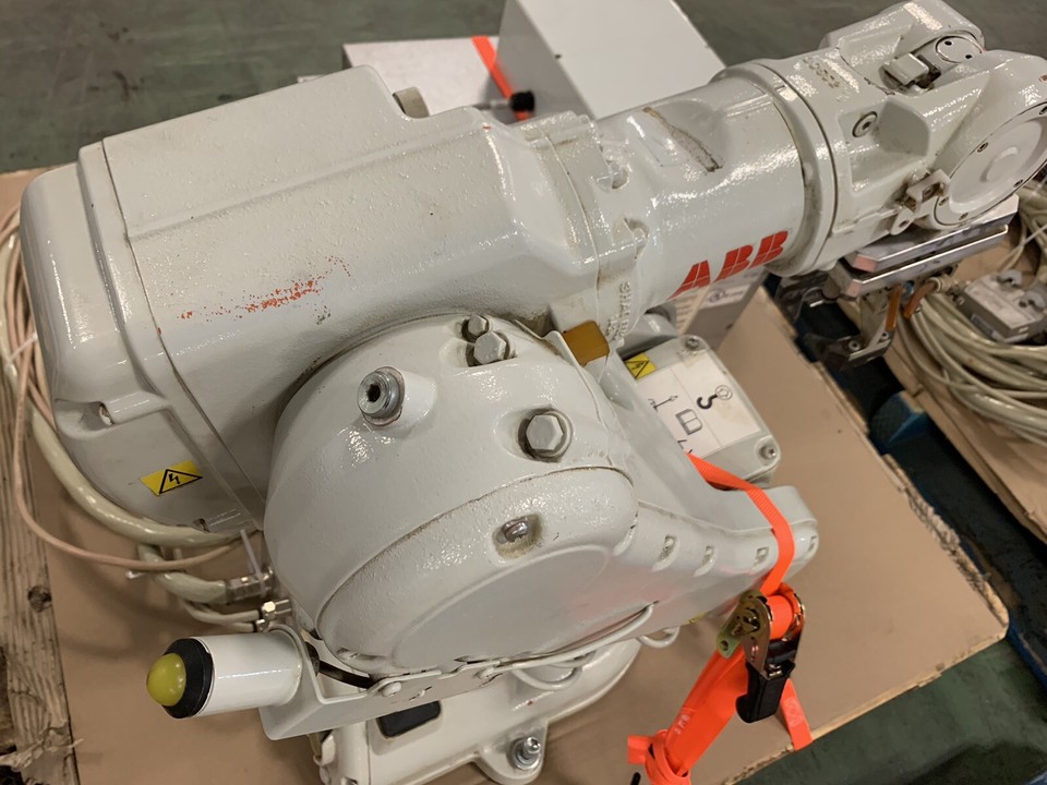 ABB Robot IRC5 140 with Compact Controller IRC5 M2004 - Industrial ...