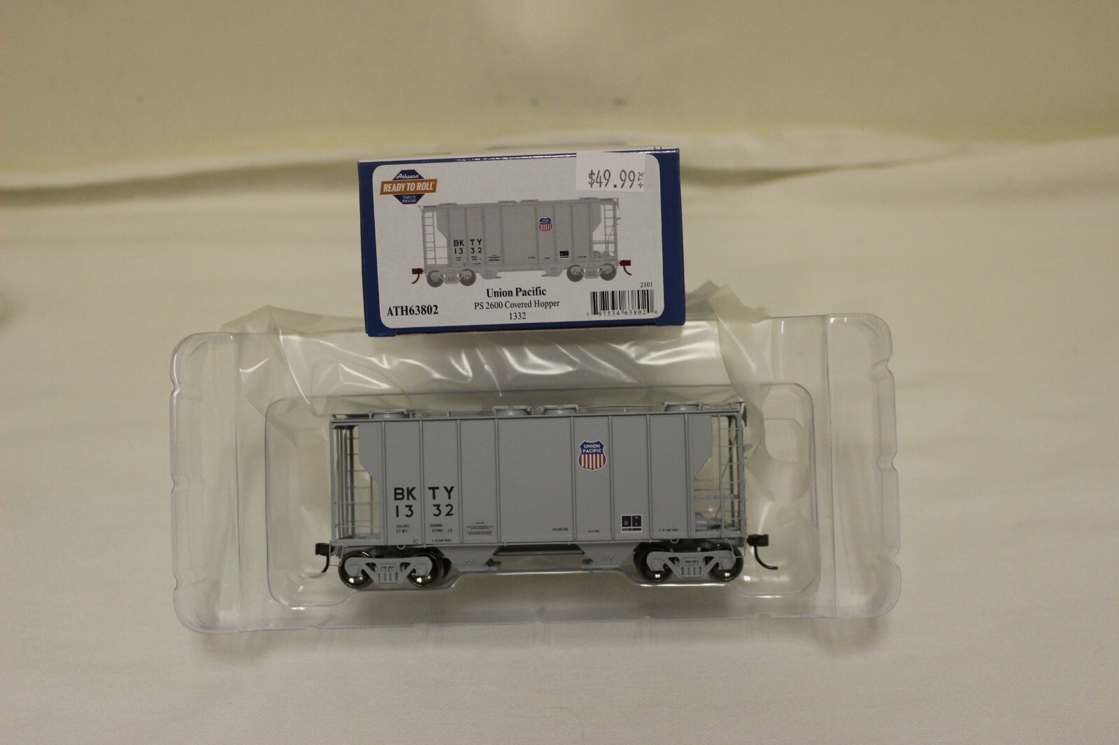 Athearn HO PS 2600 2-Bay Covered Hopper Union Pacific BKTY 1332 #63802 ...