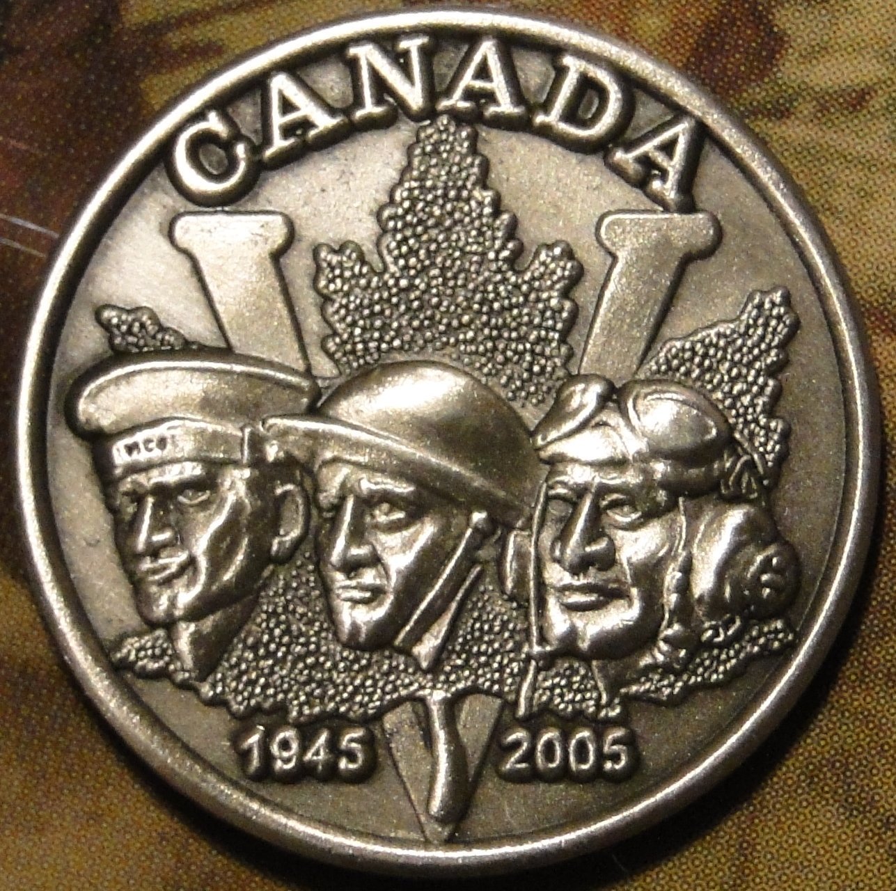 BU Canada 2005 colorized poppy quarter 25 cents 25c commemorate pin ...