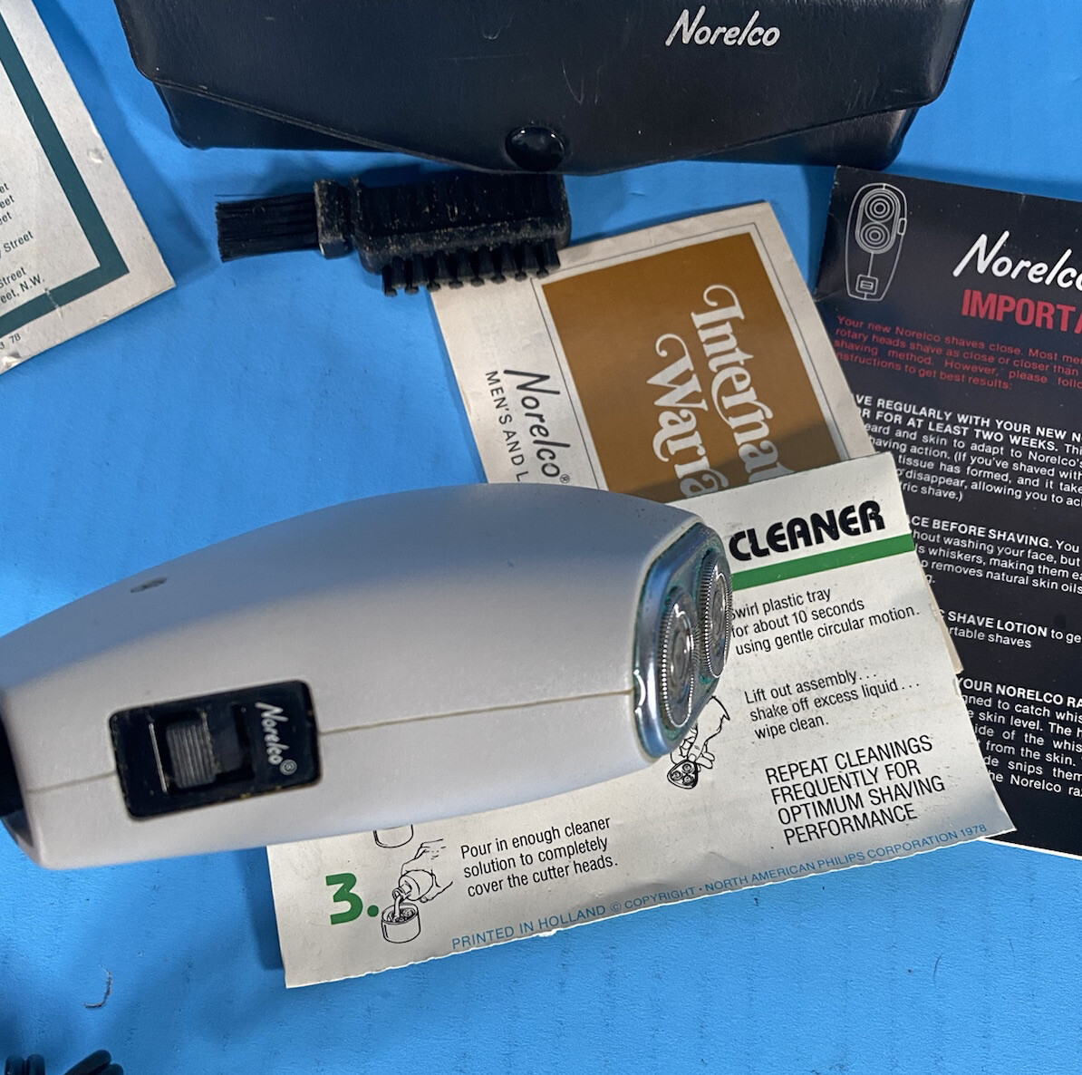 Vintage 1979 Norelco Electric Rotary Razor W/Case & Booklets “Excellent ...