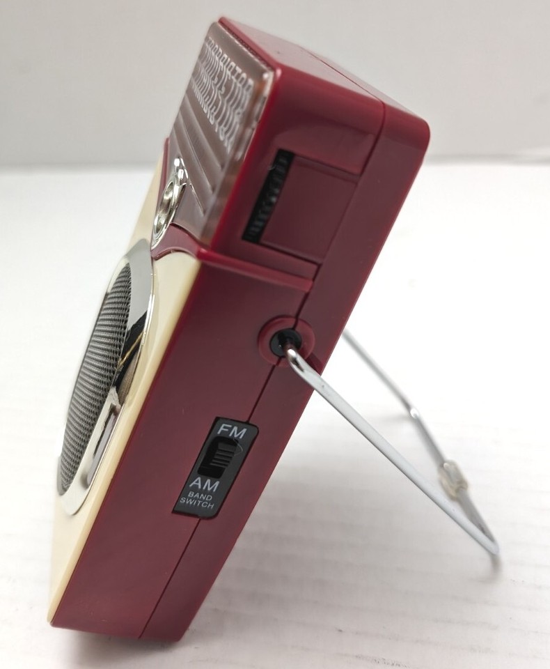 Classic Collection NORTHPOINT 1960 Retro Style AM/FM Transistor Radio w ...