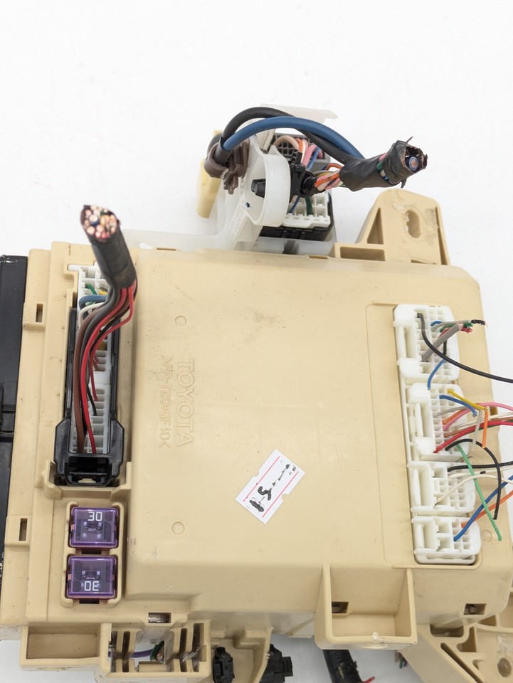 2007-2001 Toyota Camry Junction Fuse Box Relay Module OEM 82740-33010 ...