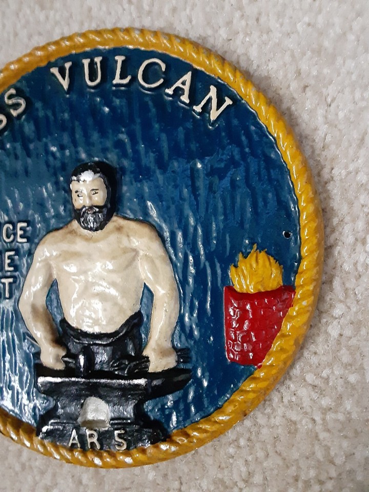 VTG. USS VULCAN AR-5 PAINTED CAST ALUMINIUM PLAQUE SERVICE TO THE FLEET ...