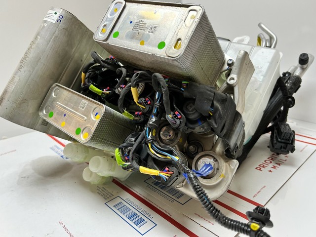 Tesla Model Y Super manifold Coolant Bottle Octobalve Chiller Assy ...