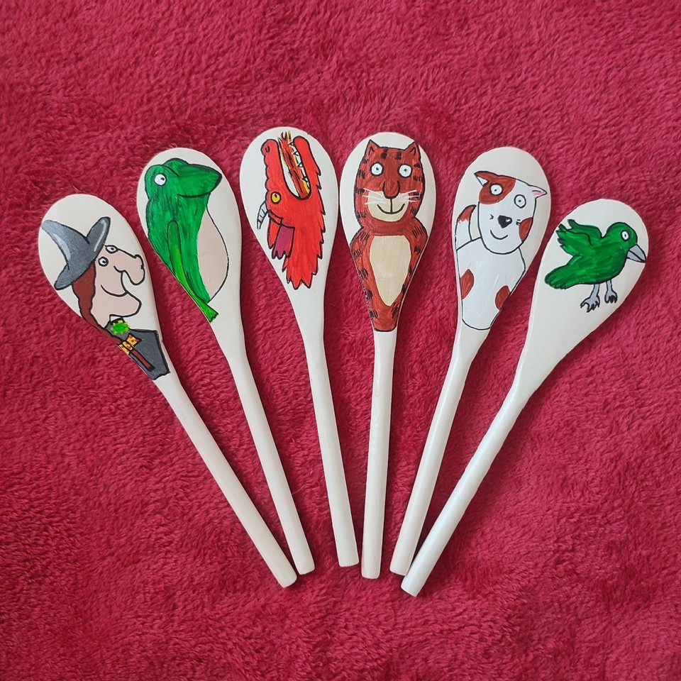 ROOM ON THE BROOM HAND PAINTED WOODEN SPOONS STORY SACK RESOURCES ...