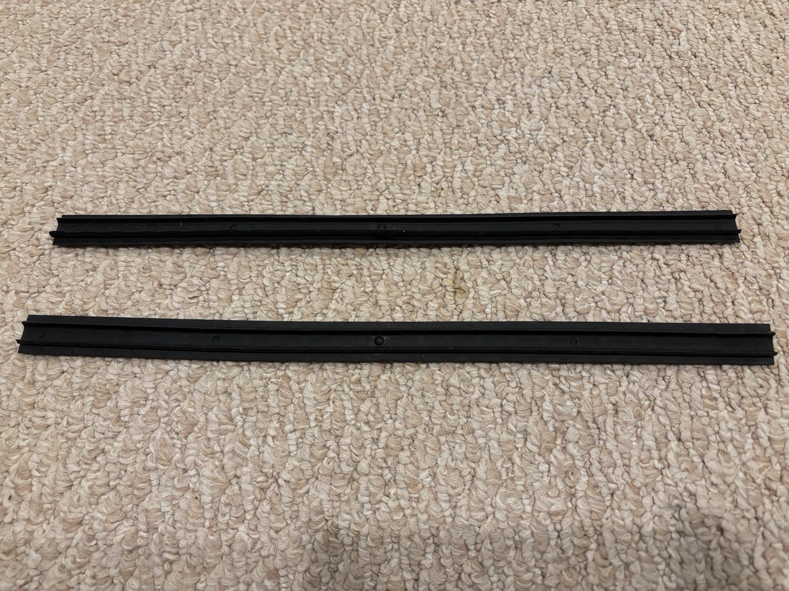 RHINO-RACK Lot X 2 Two Vortex Generating Rubber Strips 400mm / 15.75 ...