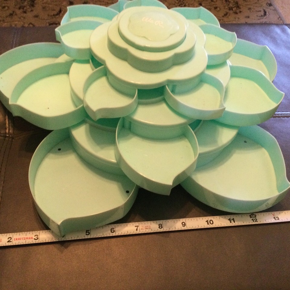 We R Memory Keepers Bloom Flower Craft organizer Storage,opens to 16 ...