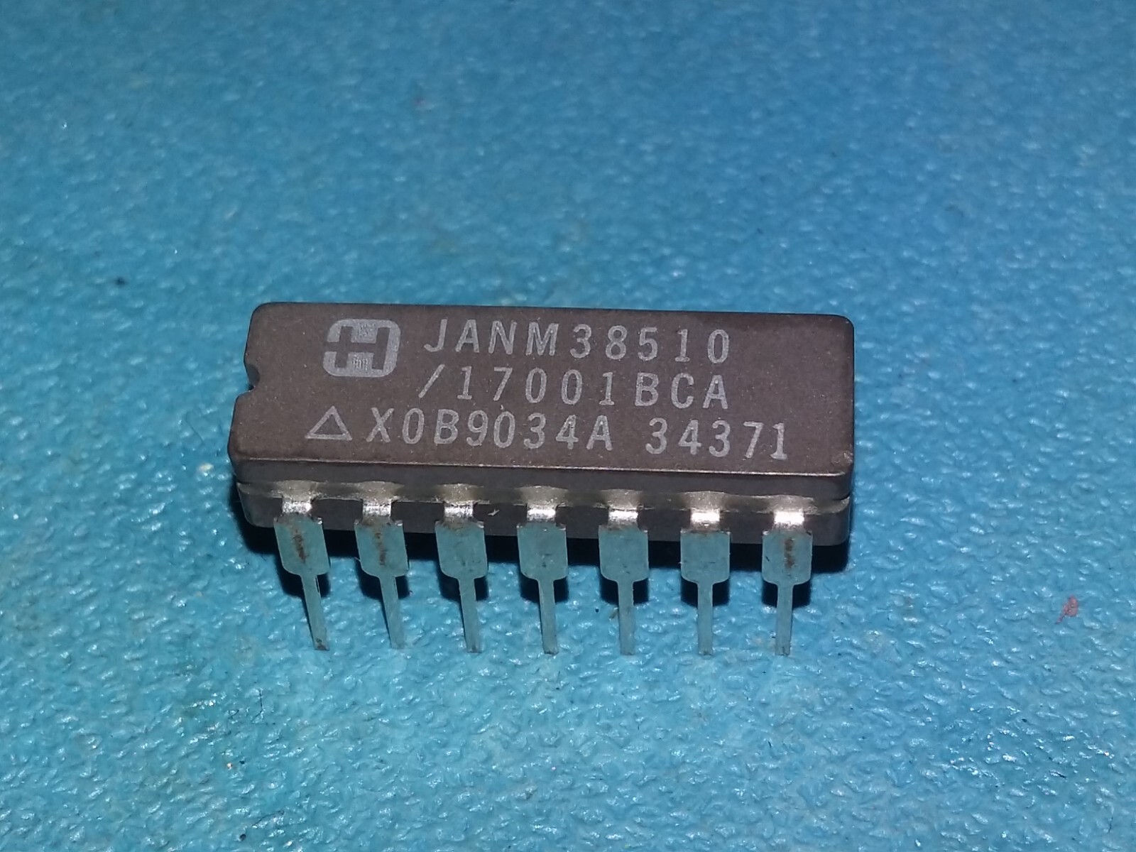 M38510/17001BCA, AND Gate 4-Element 2-IN CMOS 14-Pin CDIP Tube | eBay