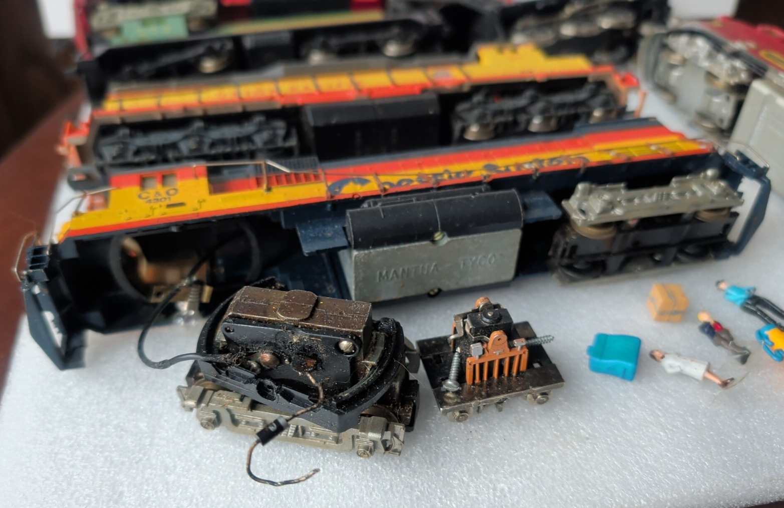 Lot of 6 Vintage HO Scale Locomotives All Need Work As-Is not working ...