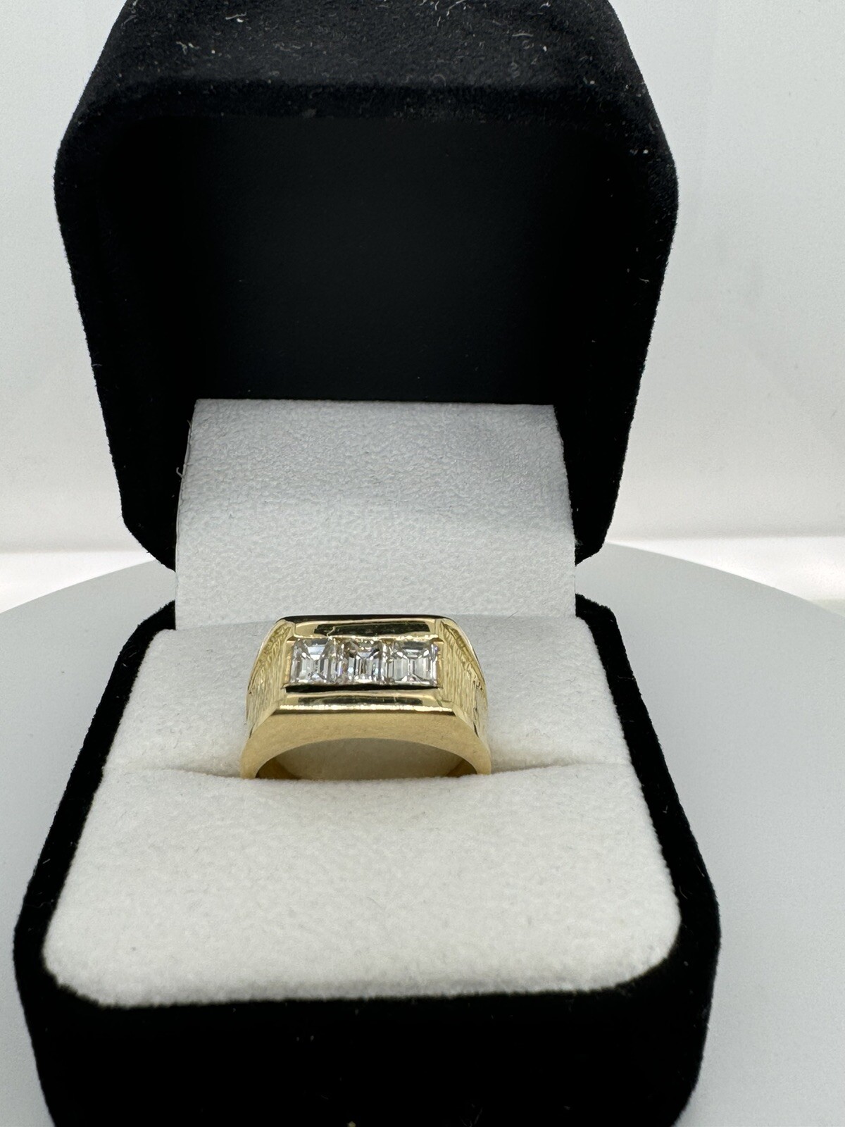 18 Kt Gold Vintage Mens Gold Ring With 3 Natural Emer… - Gem