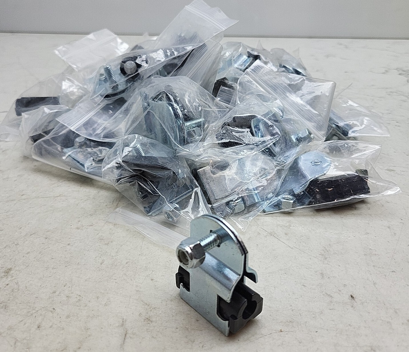 30 Pk Nvent Caddy CCC0037 Insulated Strut Clamp 1/4" Copper Tube | eBay