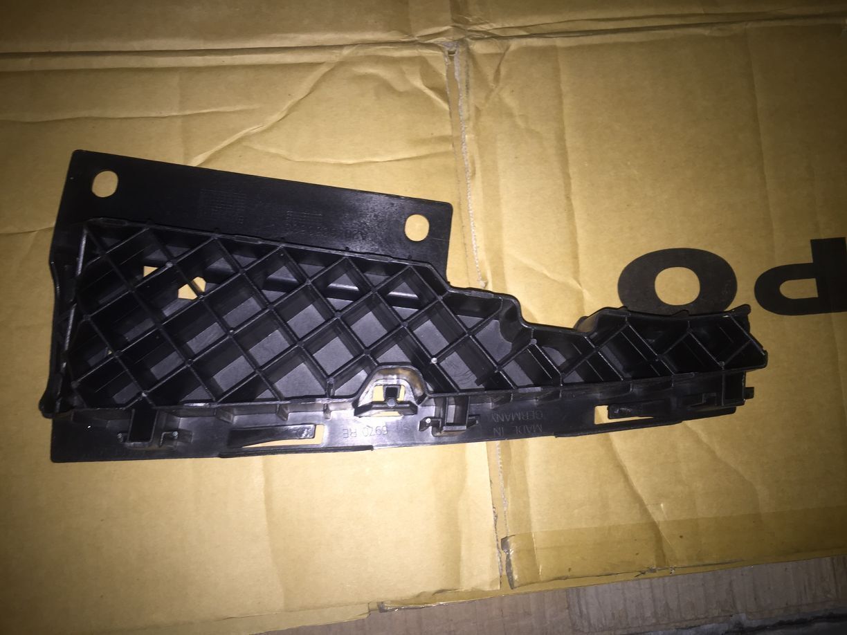 2048850436 Left side Grille-Upper Support For Mercedes Benz GLK350 2010 ...