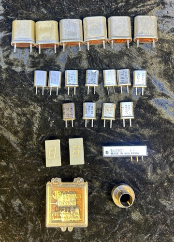 Lot of 23, Vintage Crystals/Oscillator, Radio/HAM/CB, Quartz and other ...